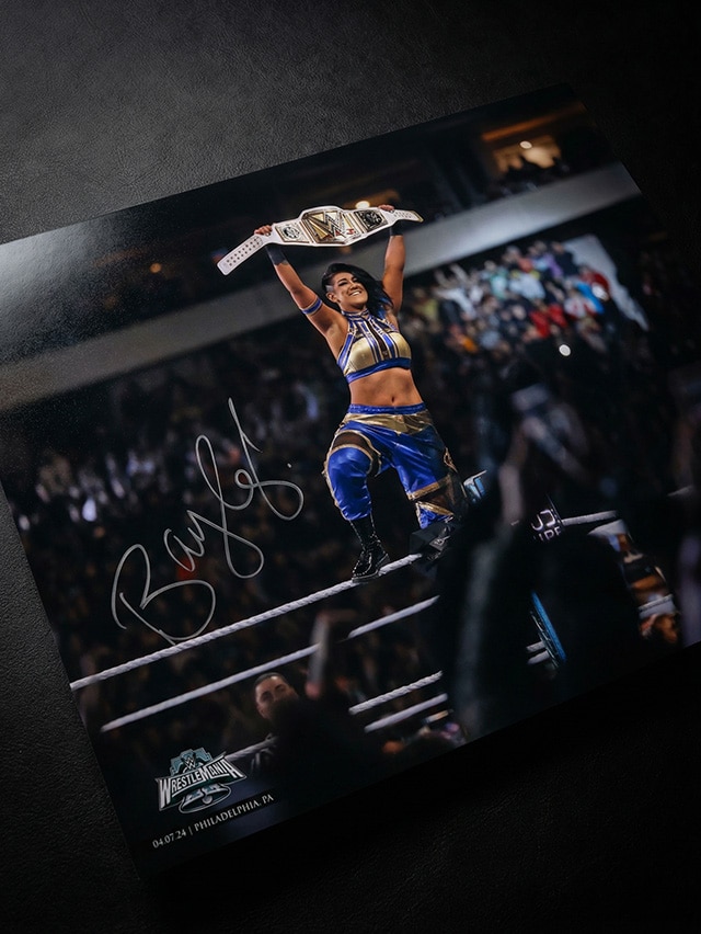 Marchandises et vêtements WWE chez WWE Shop Canada | www.wweshop.ca